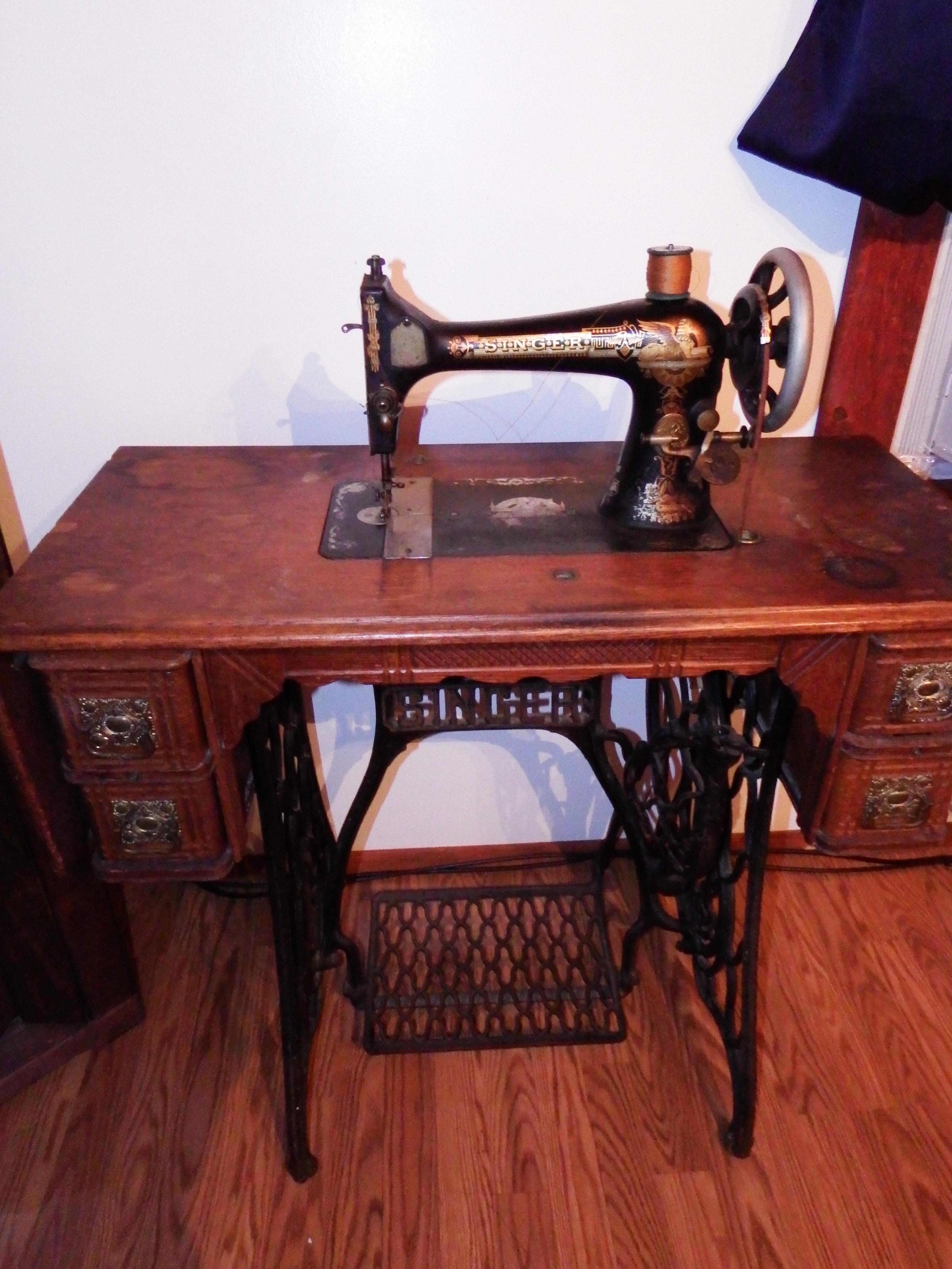 1895 Singer Sewing Machine (1895) | InstAppraisal