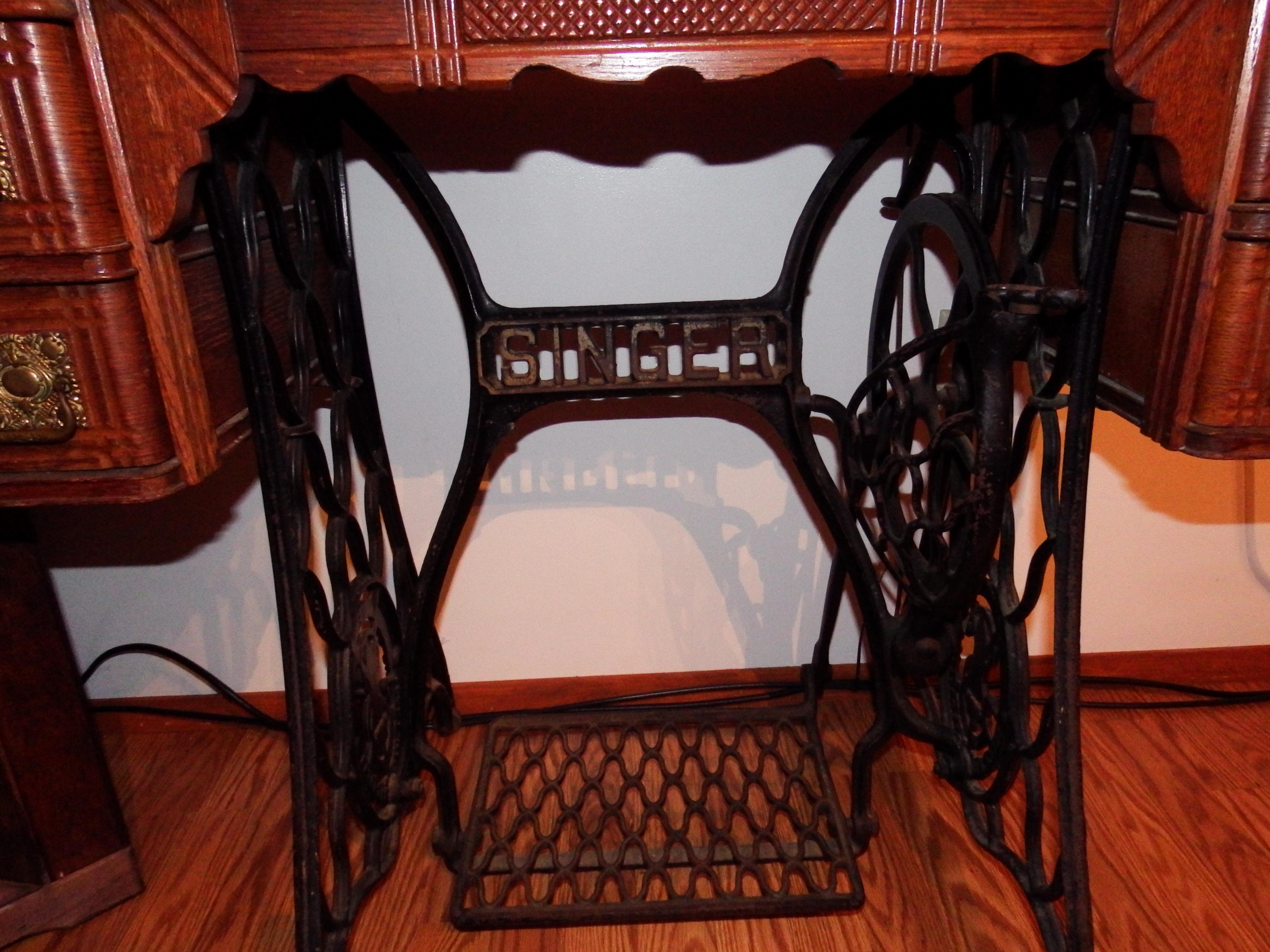 1895 Singer Sewing Machine (1895) | InstAppraisal