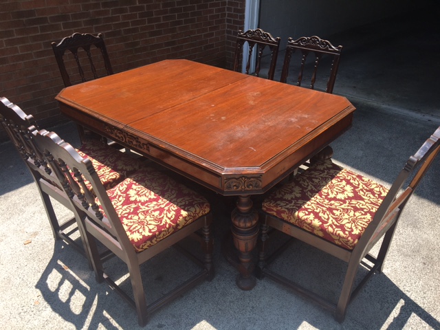 1920s Jacobean Dining Room Suite Value & Appraisal | InstAppraisal