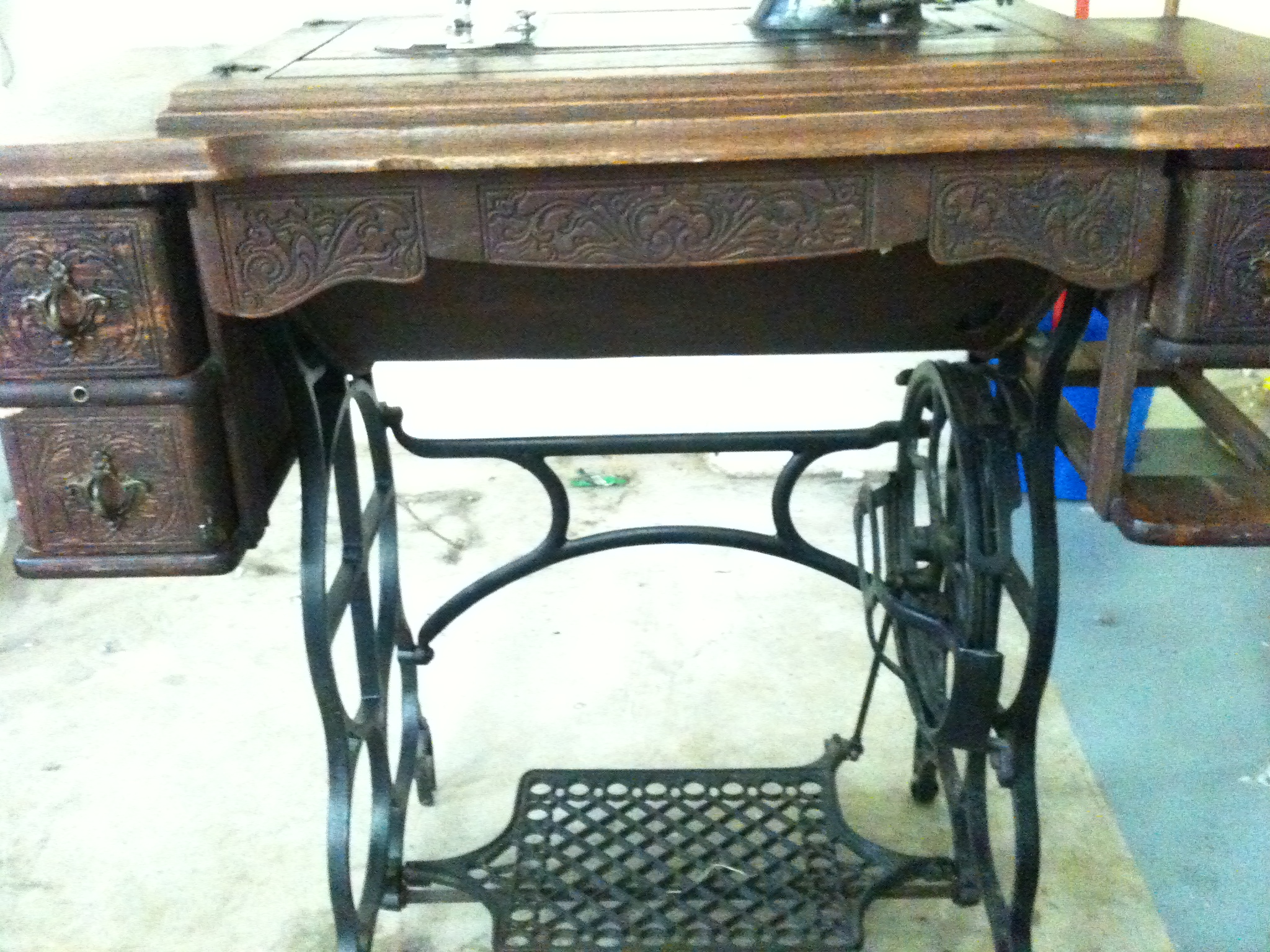 Singer Treadle Sewing Machine antique appraisal | InstAppraisal