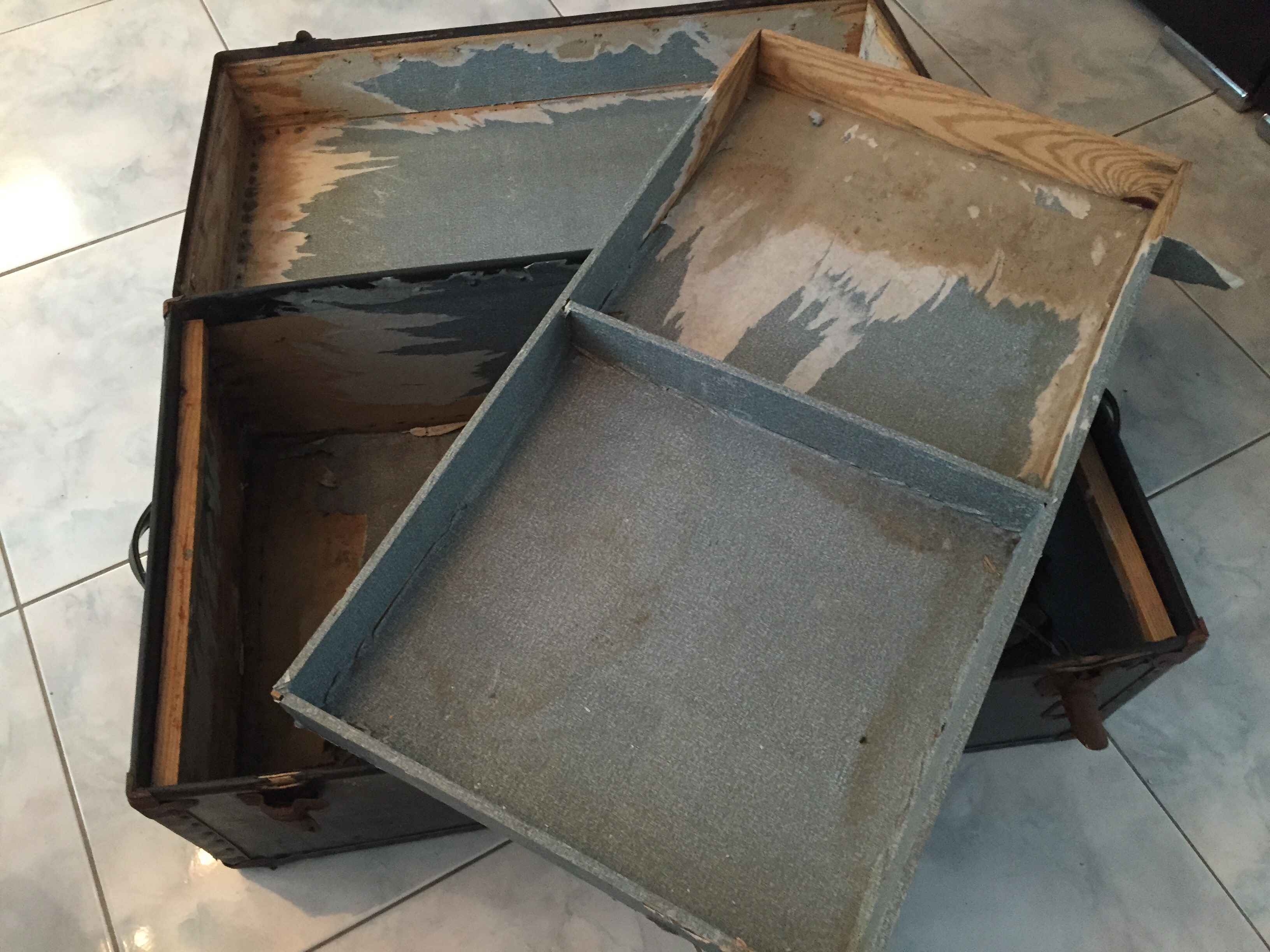 Vulcanized Fibre Trunk by Taylor Corporation — Antiques | InstAppraisal