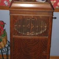 Brunswick upright Phonograph Model 200 antique appraisal | InstAppraisal