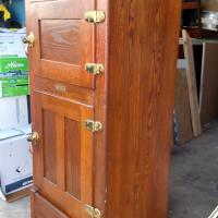 Pre-1904 Vintage North Pole Oak Ice Box antique appraisal | InstAppraisal