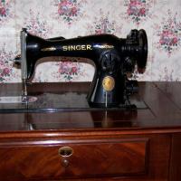 1952 SINGER SEWING MACHINE MODEL 15 WITH CABINET antique appraisal ...